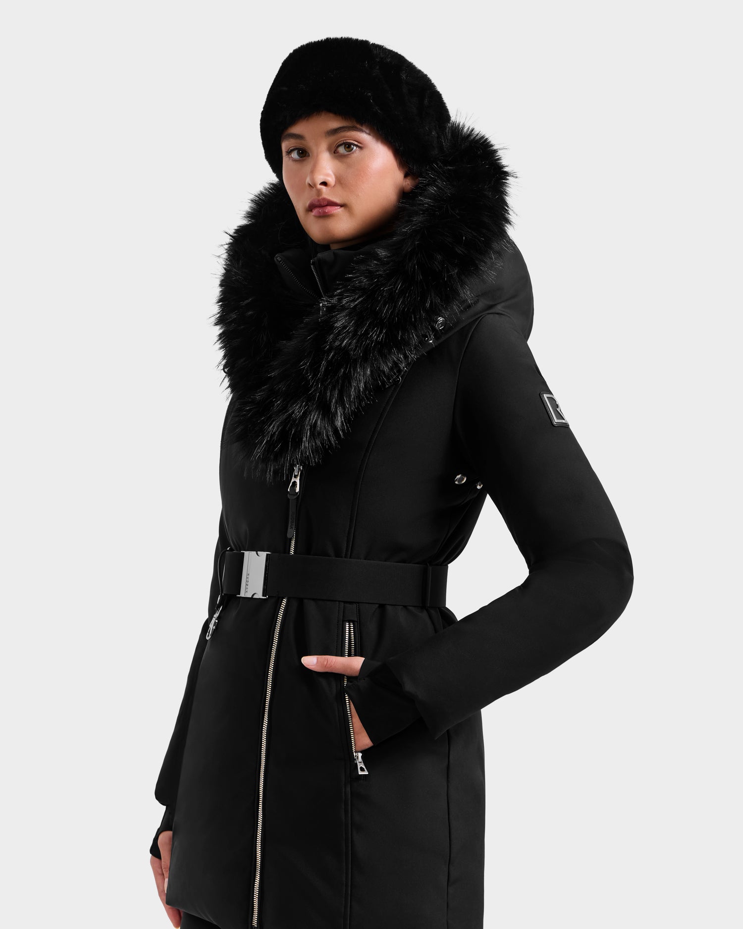 ISELLE Black Outerwear – Stylish & Versatile Layer – Rudsak