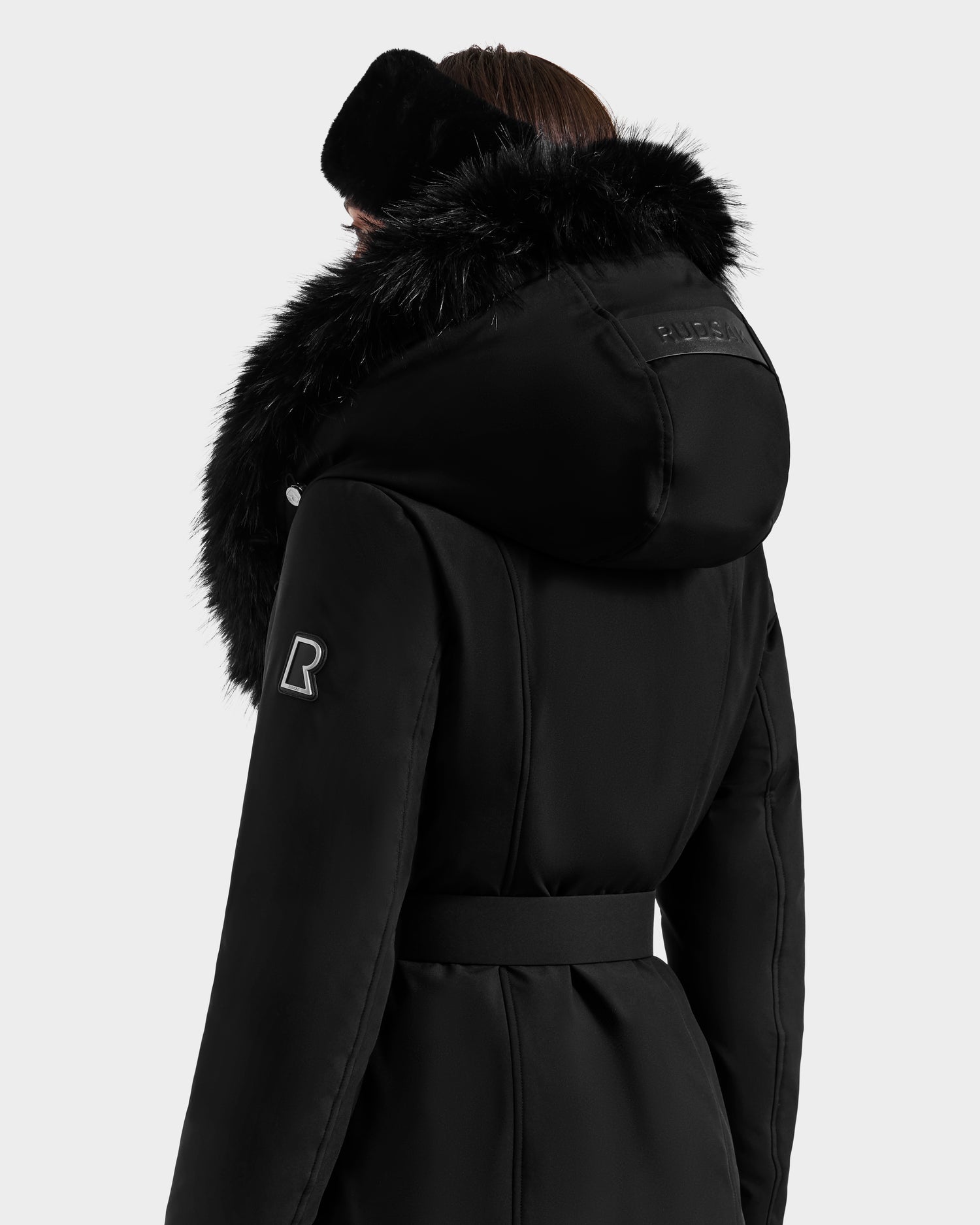 ISELLE Black Outerwear – Stylish & Versatile Layer – Rudsak